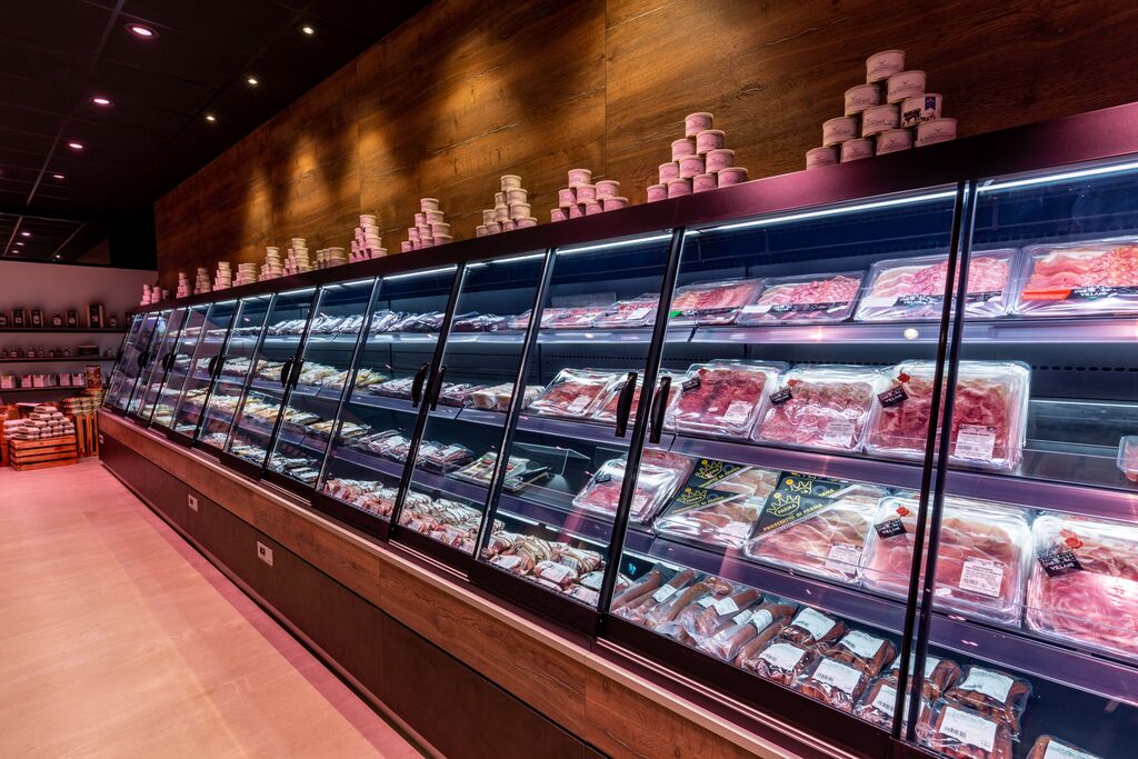 AICHINGER - AICHINGER TopSpot ECOplus: neues SB-Kühlmöbel mit Glas ...